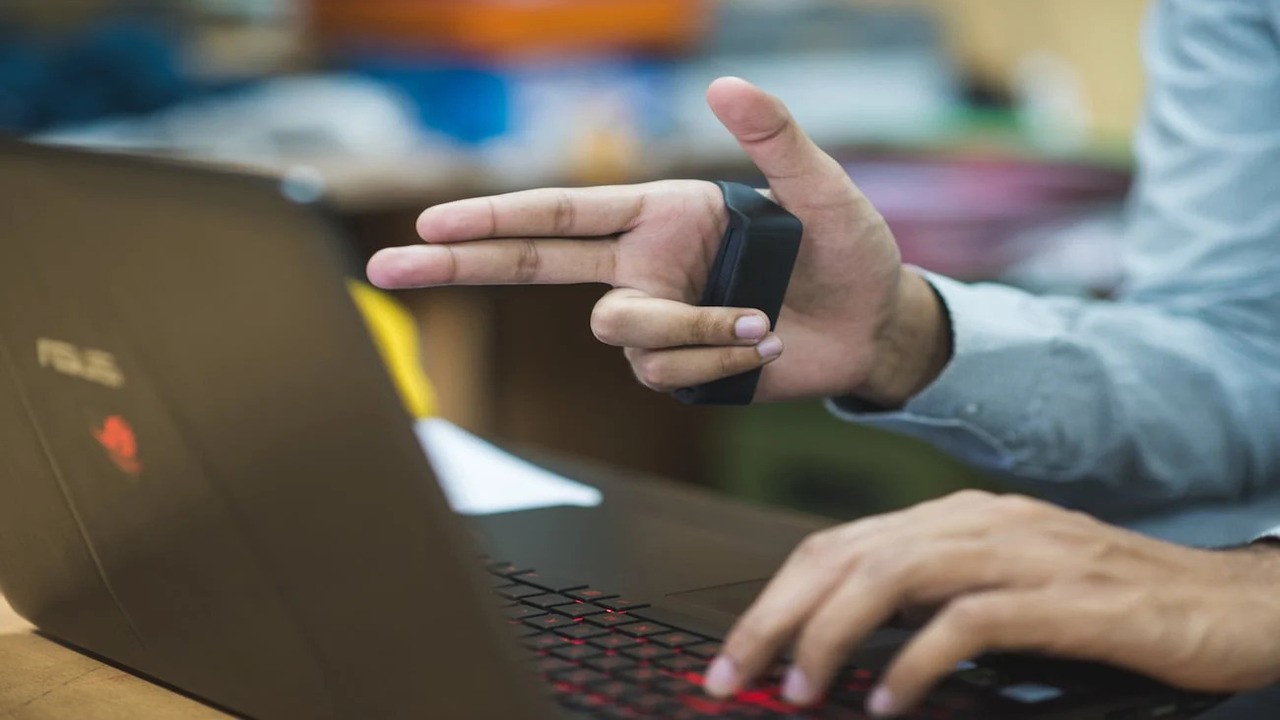 Gesture Based Scroll: Cuộn trang web tự động bằng AI