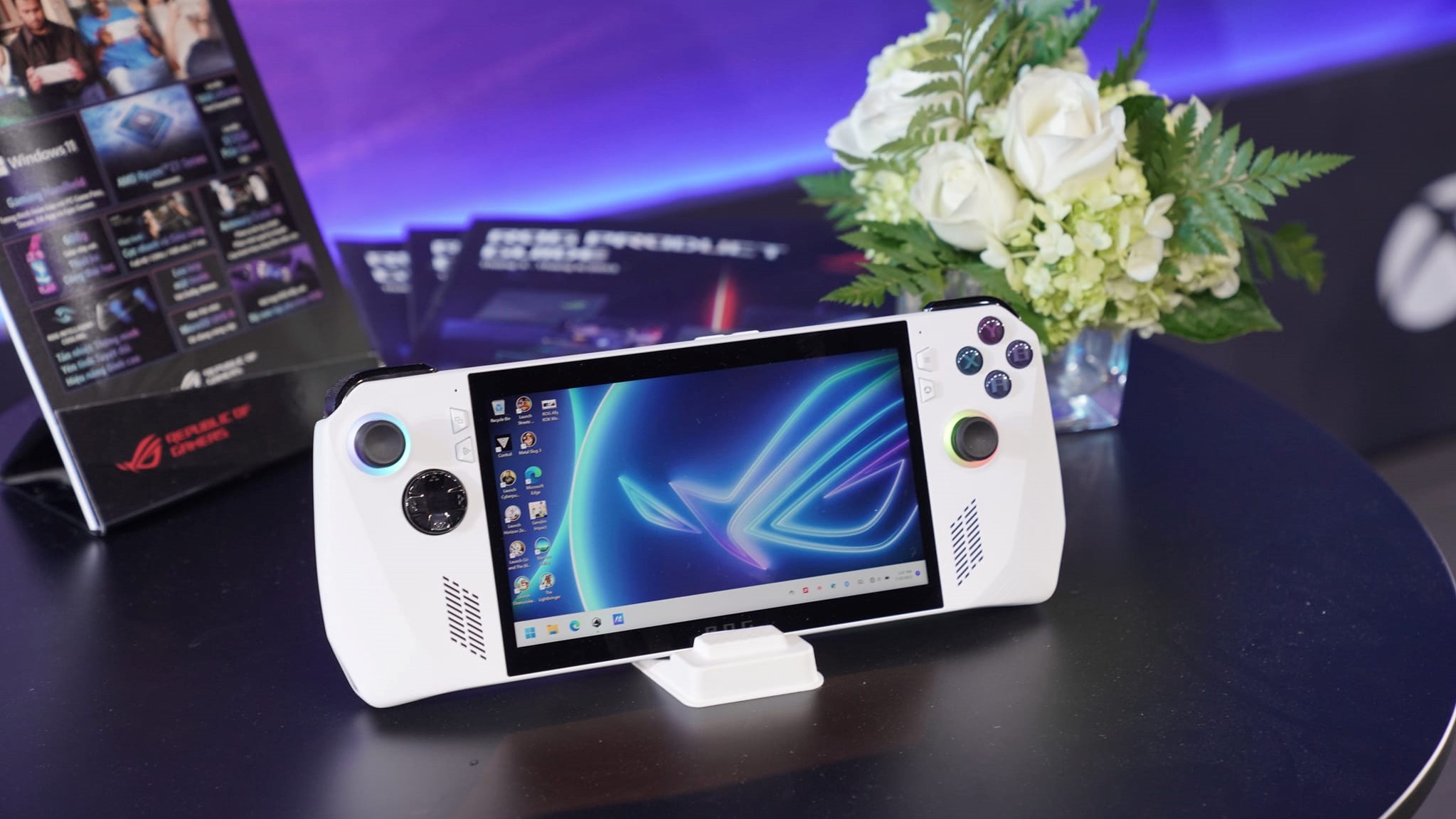 Chính thức mở bán và giao hàng ROG Ally đến tay người dùng Việt Nam