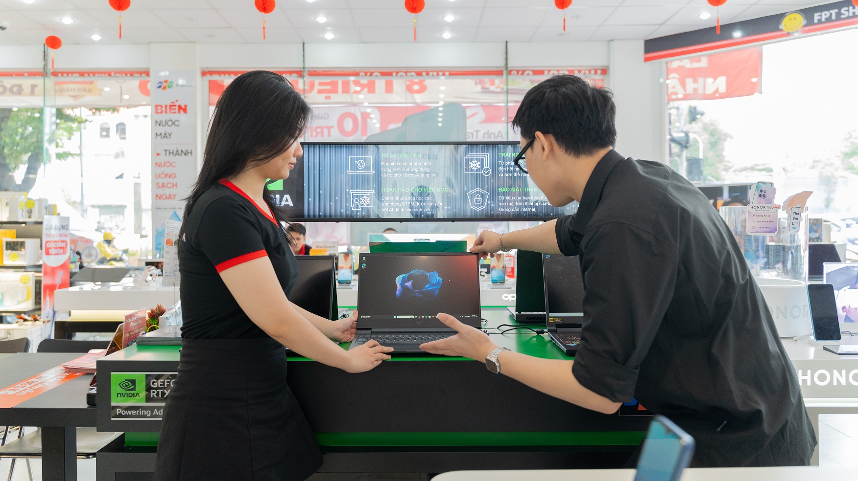 FPT Shop khai trương 2 điểm trải nghiệm AI PC cùng với Nvidia